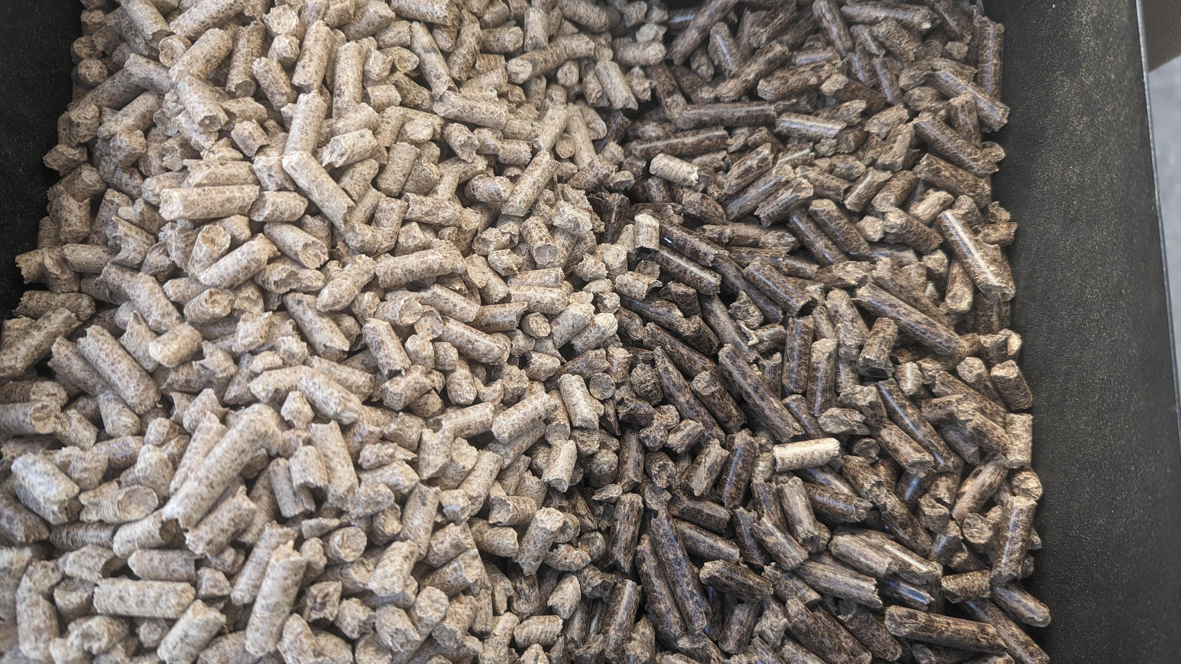 Pellet color difference - Dining and Cooking