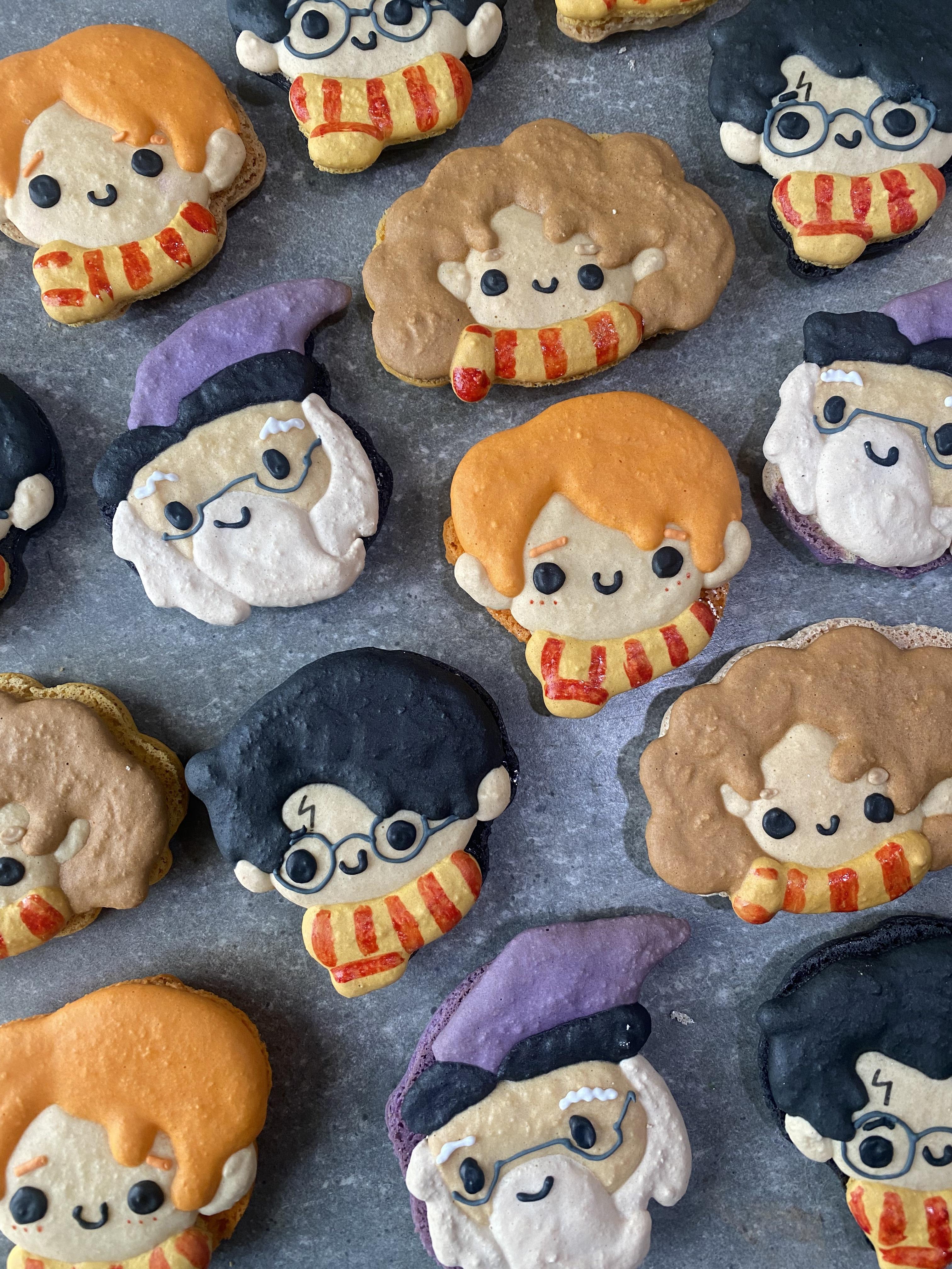 Harry Potter Macarons - Dining and Cooking