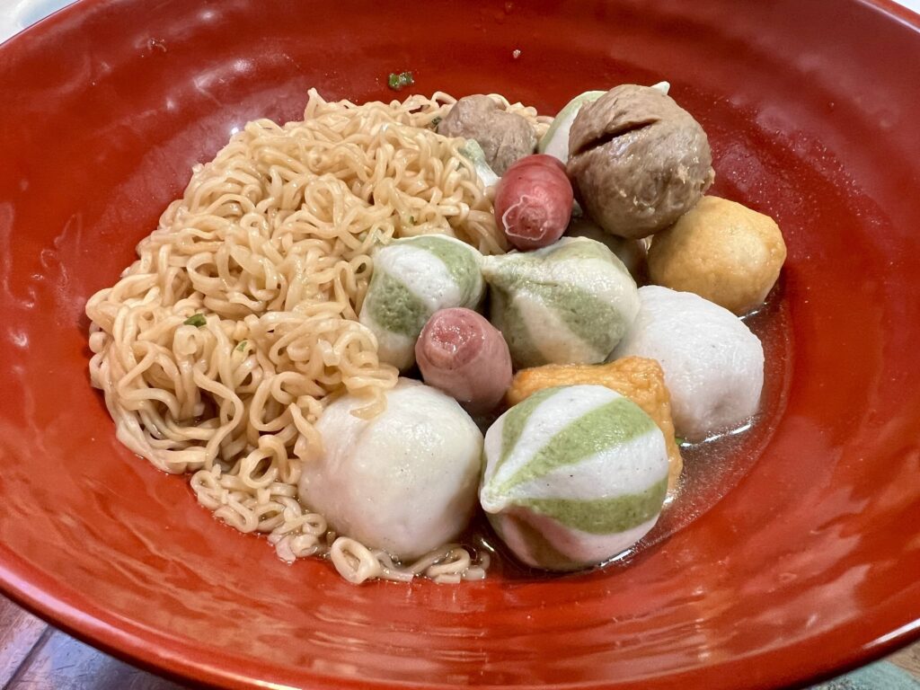 Tried experimenting and dressed up my ramen with some Chinese hotpot ...