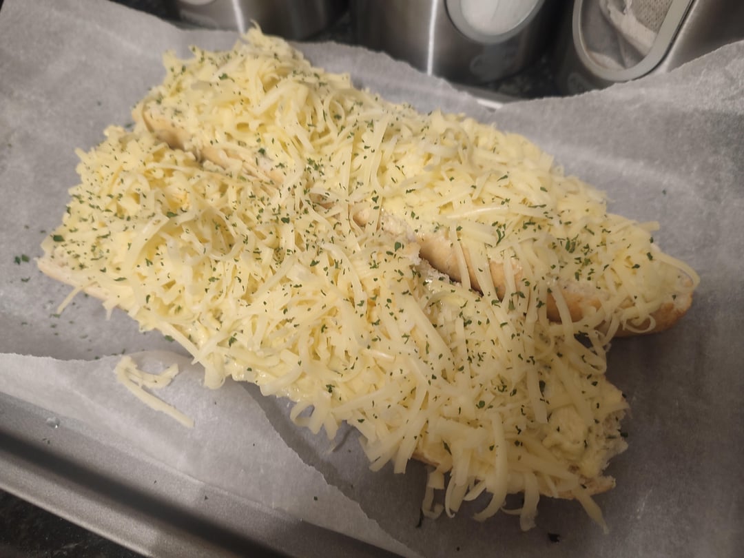 Slow cooked pork and beef spag bol and homemade cheesy garlic bread ...