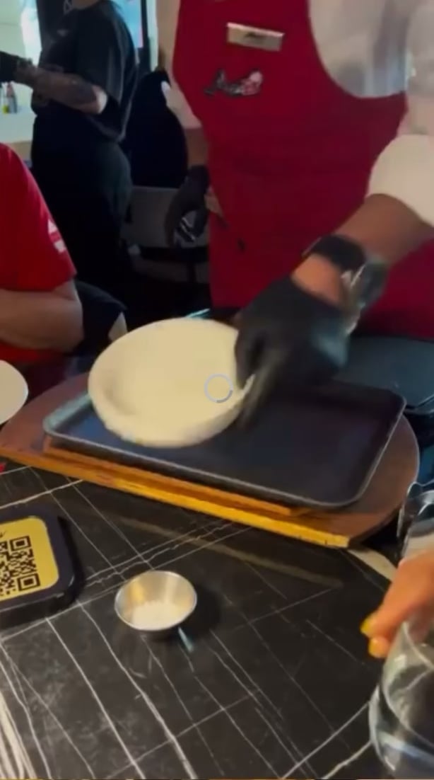 Salt Bae has competition - Dining and Cooking