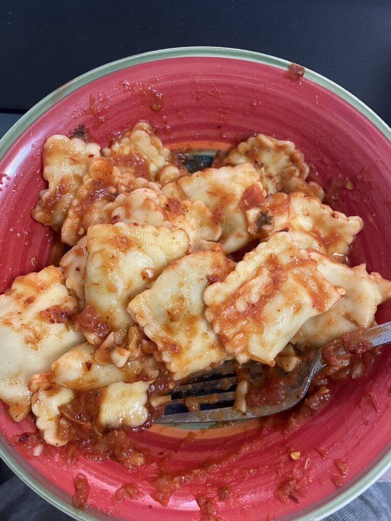 Aldi’s Spinach and Ricotta Ravioli with marinara sauce (and red pepper ...