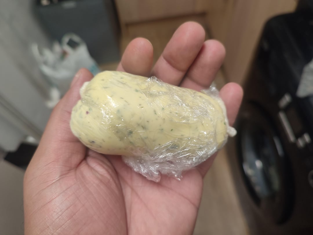 Slow cooked pork and beef spag bol and homemade cheesy garlic bread ...