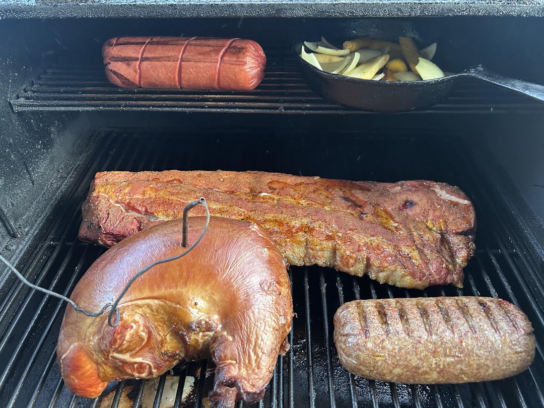 Ponce and his friends - Dining and Cooking