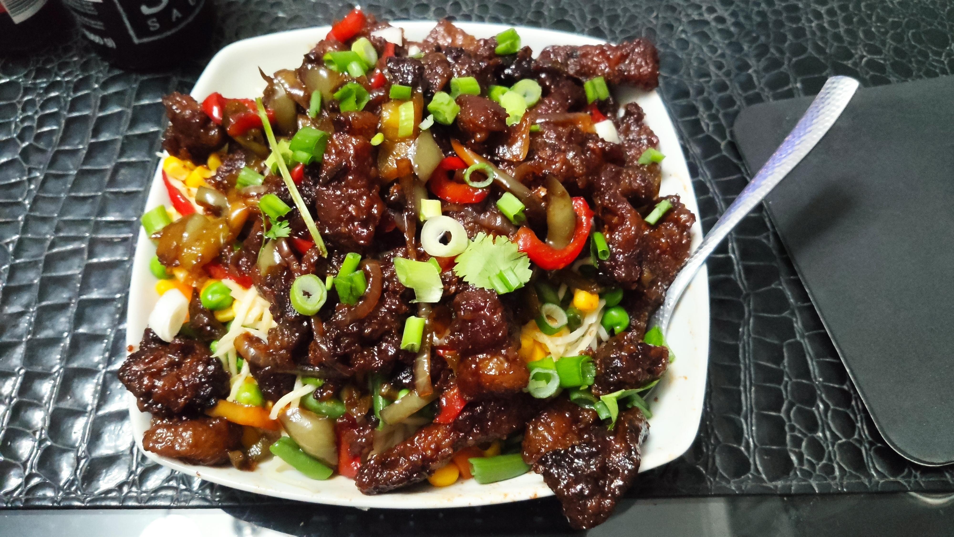 [Homemade] Crispy fried beef with chilli over noodles - Dining and Cooking