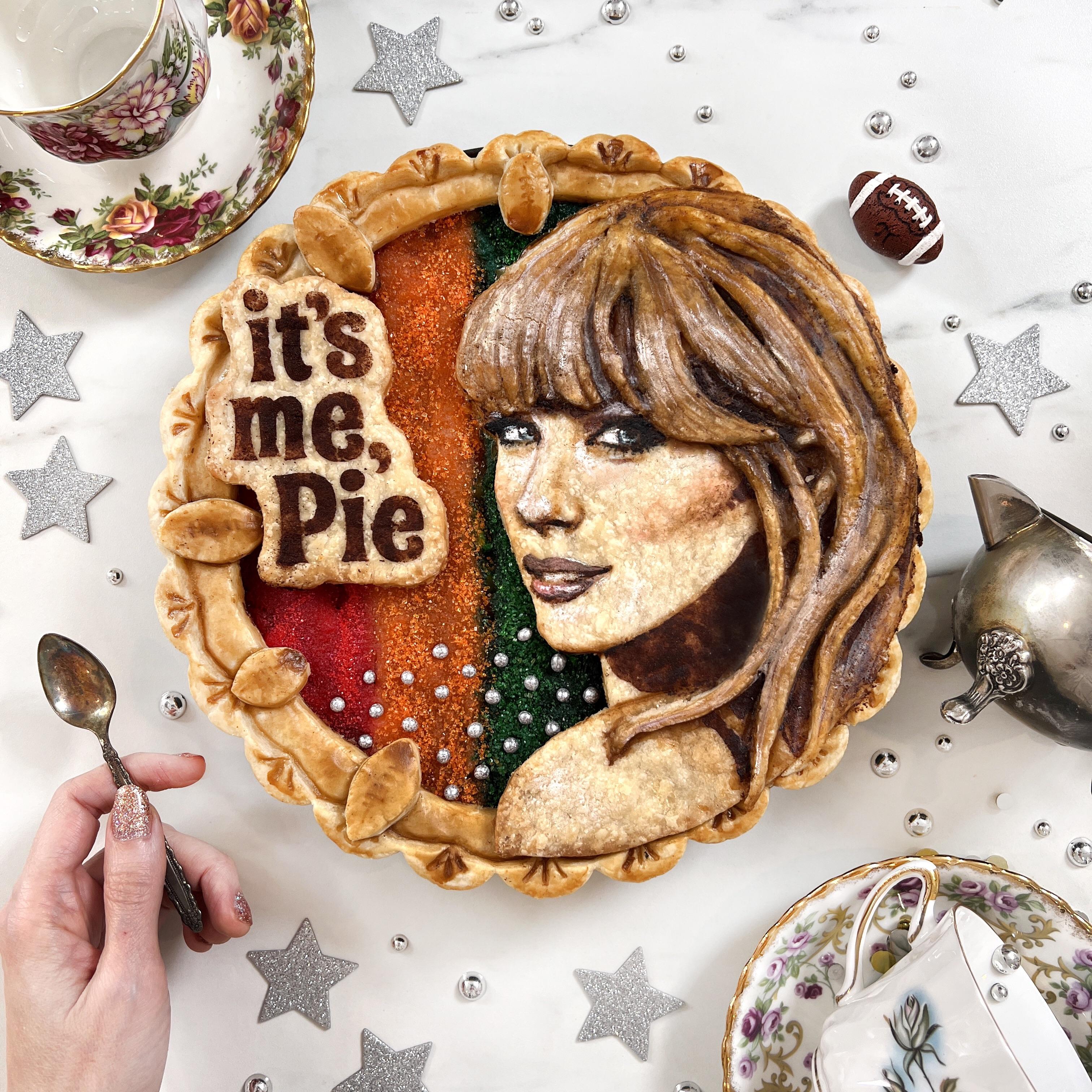[Pro/Chef] I baked a a Taylor Swift-themed tart apple spice pie with a ...