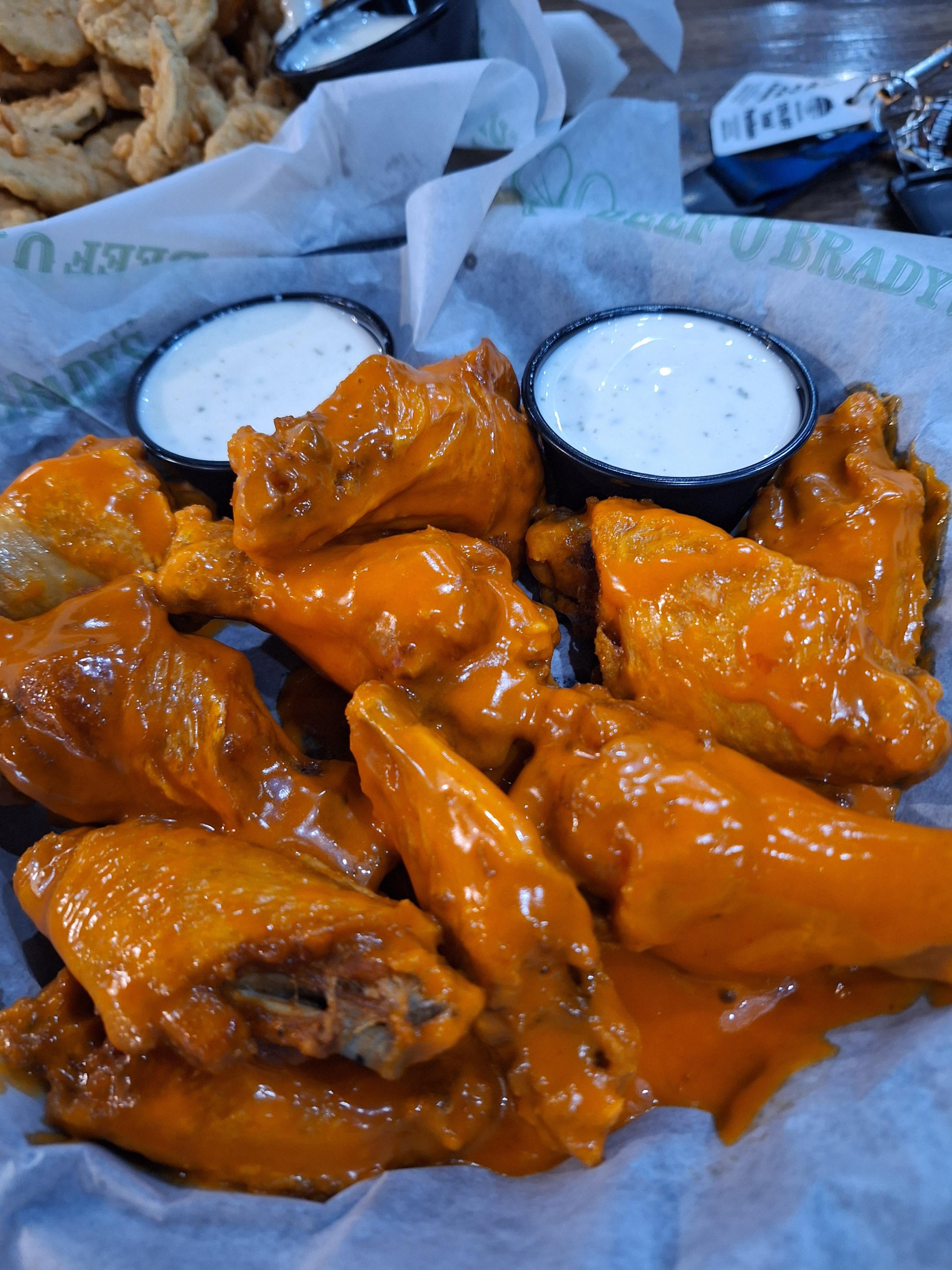 Beef O' Bradys Buffalo hot wings in Orlando. - Dining and Cooking