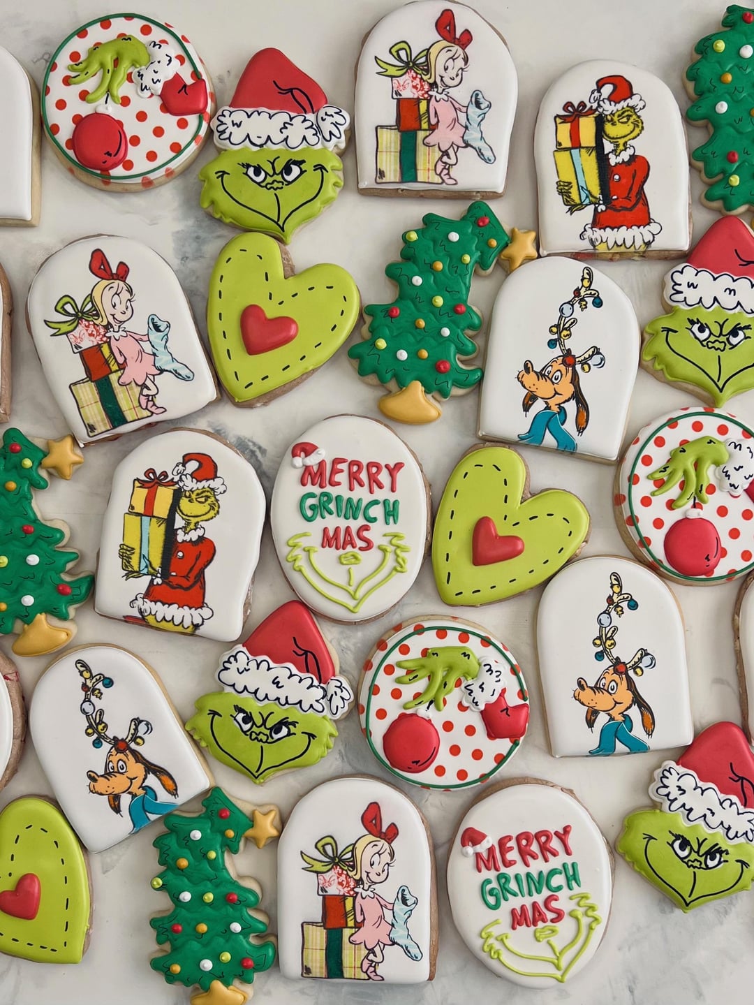Another cute Christmas Grinch set - Dining and Cooking