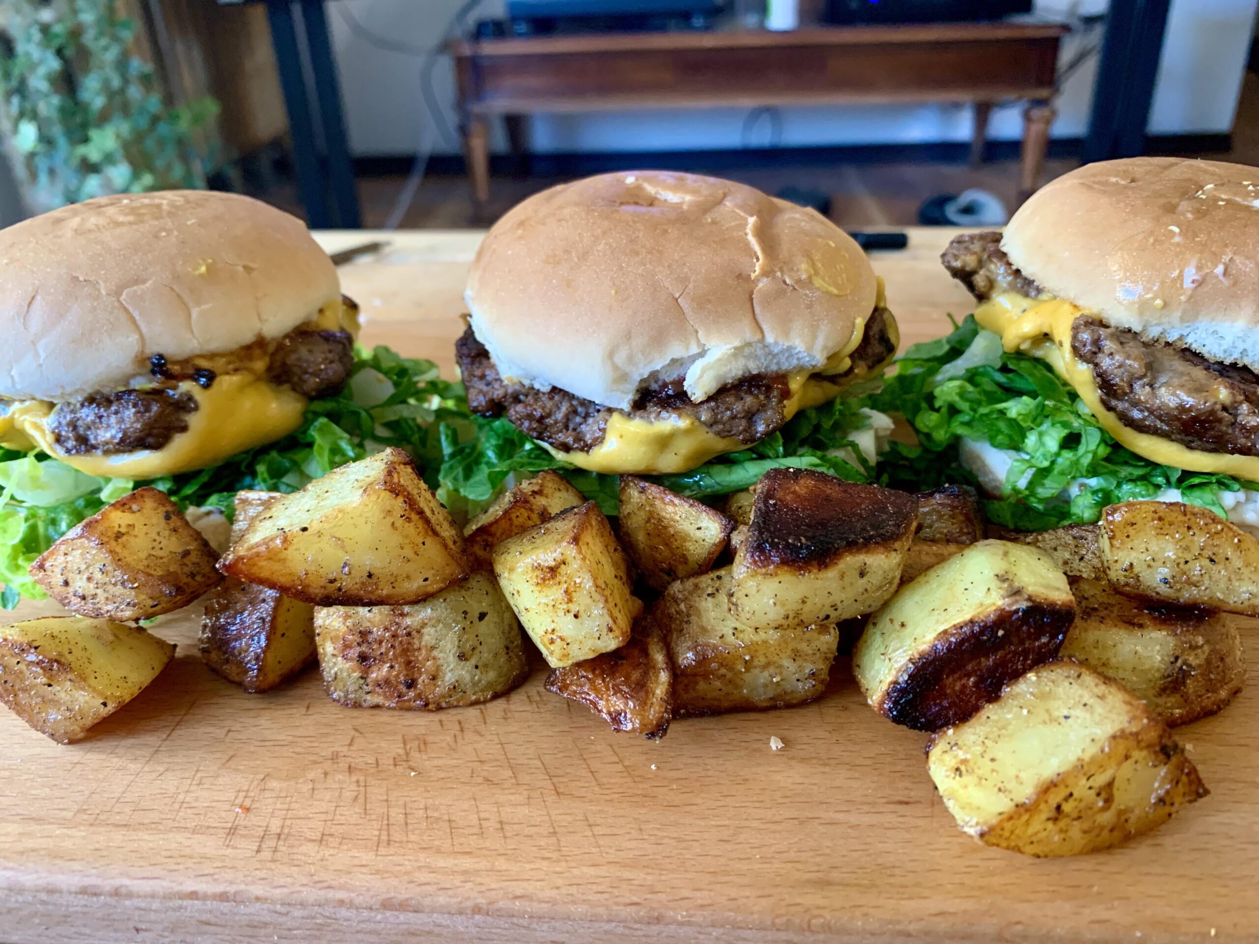 Cheeseburger trio with home fries - Dining and Cooking