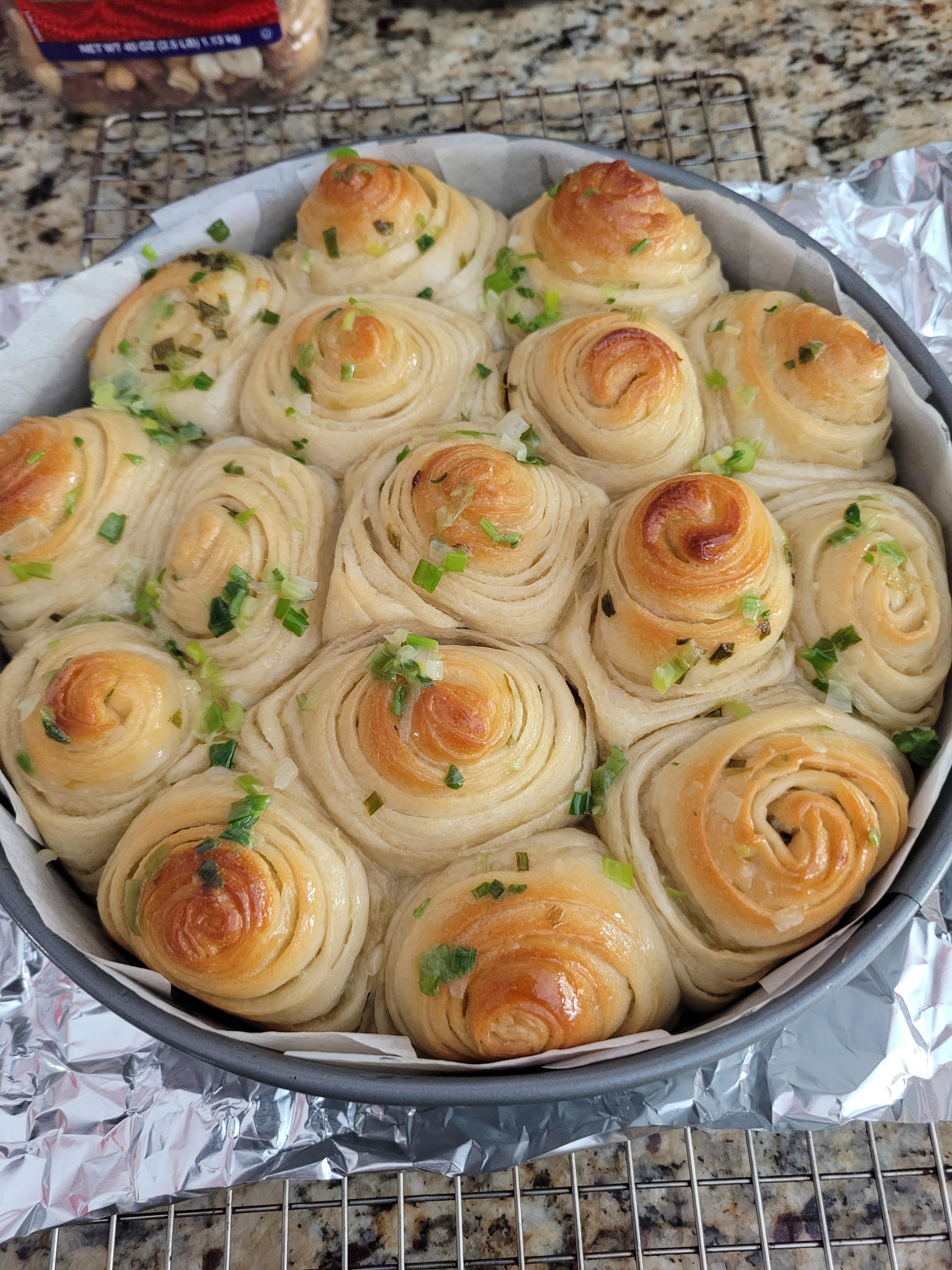 Pull-Apart Scallion Swirly Bread - Dining and Cooking