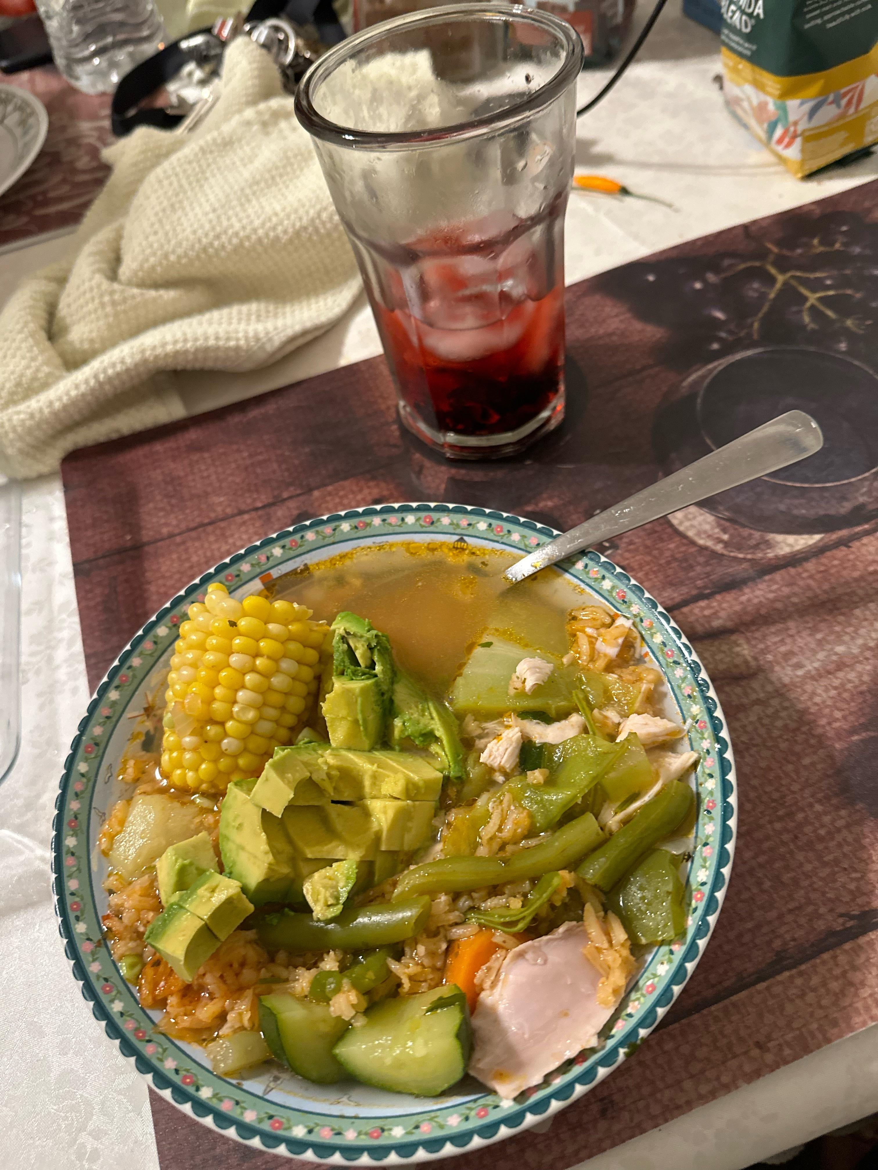 Caldo de pollo y agua de Jamaica - Dining and Cooking