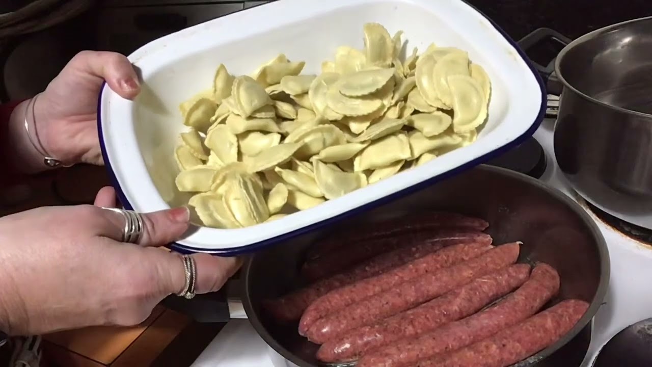 Cooking with Violet Vixen episode 296 cheat’s sausage pasta bake ...