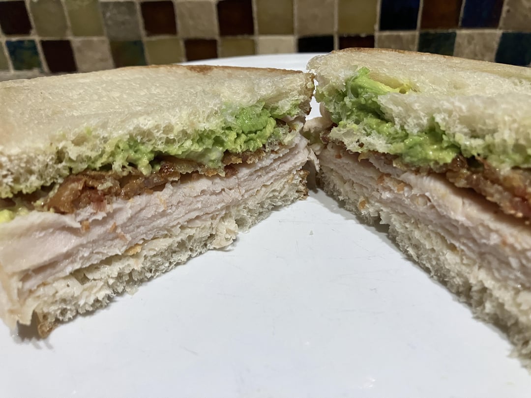 520 cal turkey bacon avocado sourdough sandwich - Dining and Cooking