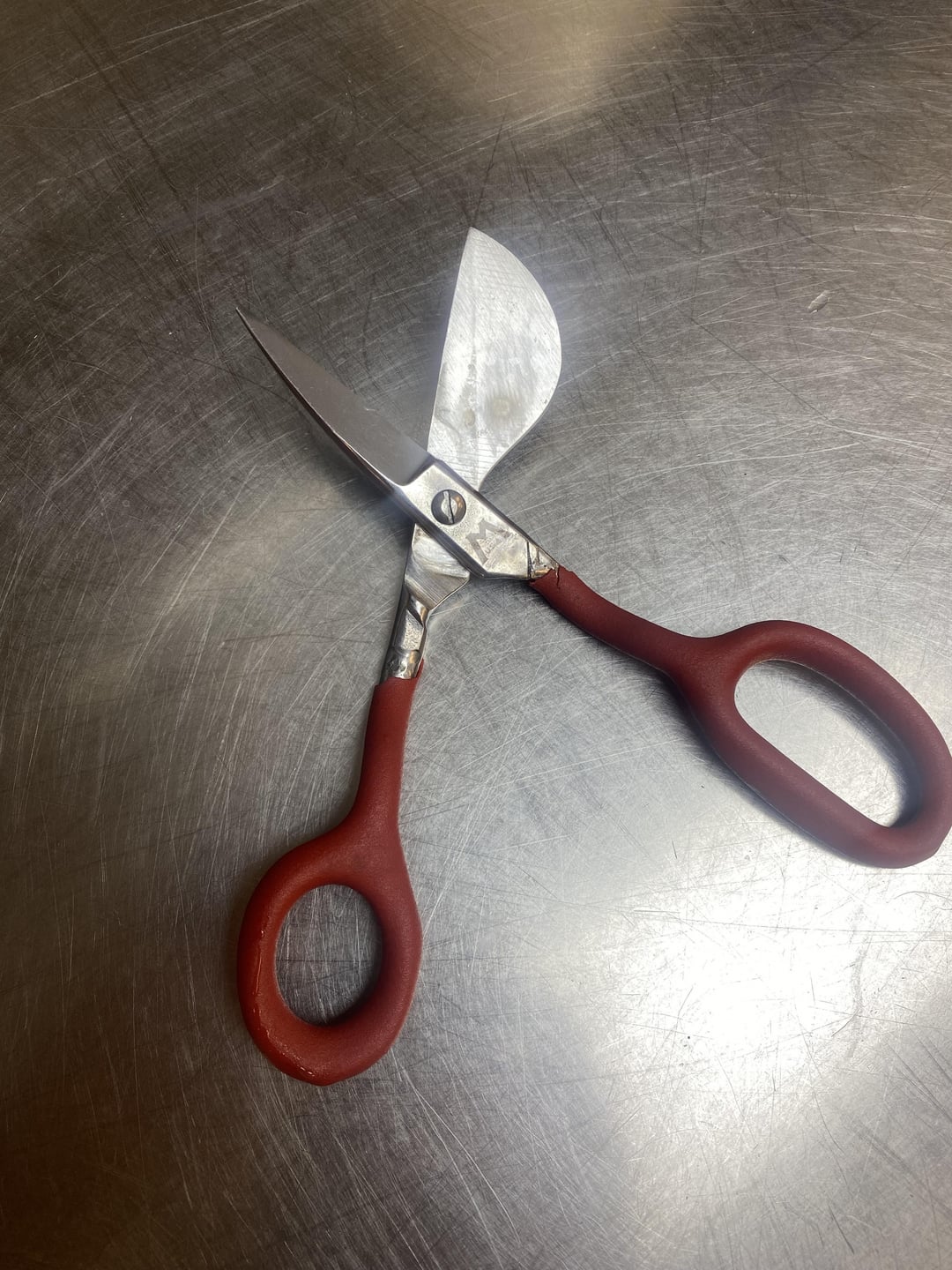 I’ve never seen scissors like this in a kitchen. Any ideas what they ...