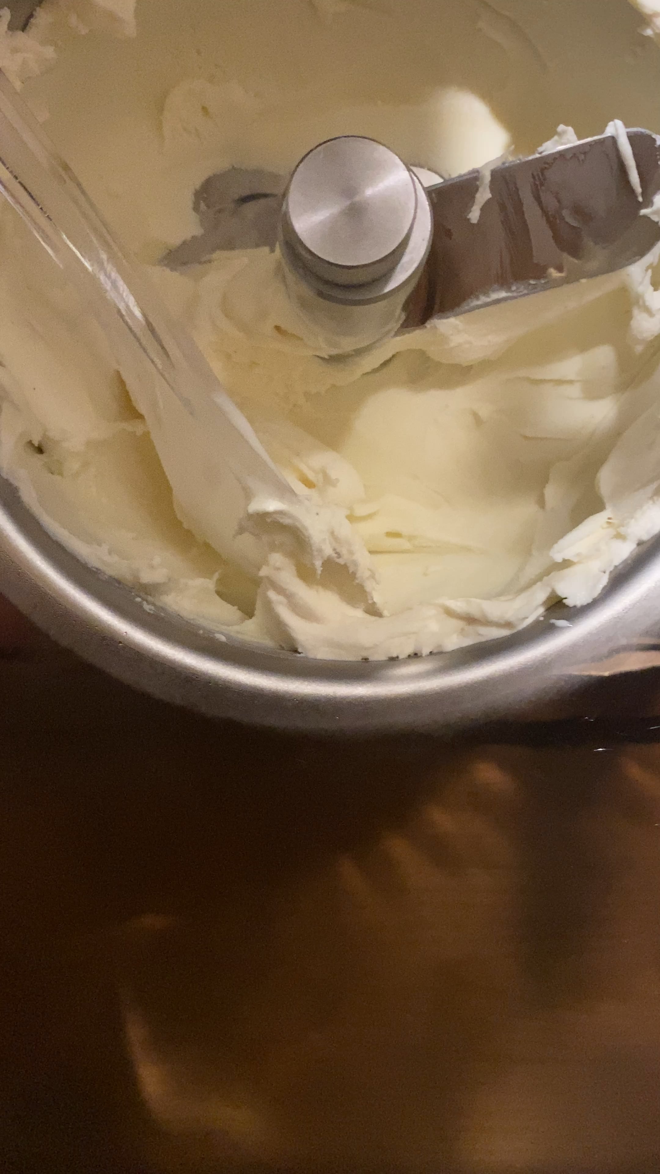 Lello 4080 Musso ice cream sticks to the machine - Dining and Cooking