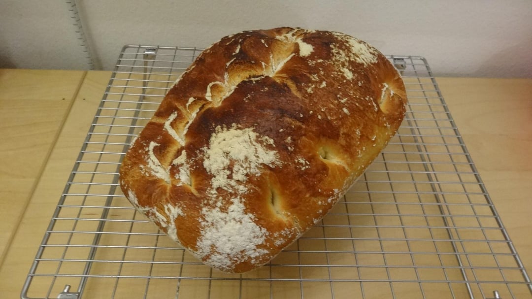 Fresh bread from the clay baking brick (what Germans call römertopf ...