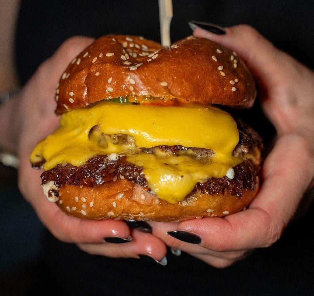 Beautiful burger, for a beautiful Sunday. - Dining and Cooking