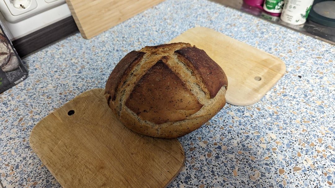 My first attempt at making bread, I present it to your judgement ...