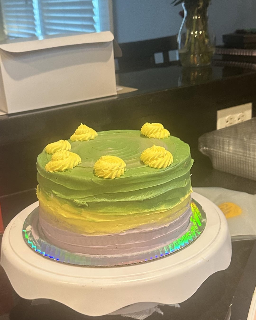 Had a breakdown over this cake, nothing looked right so I scraped it ...