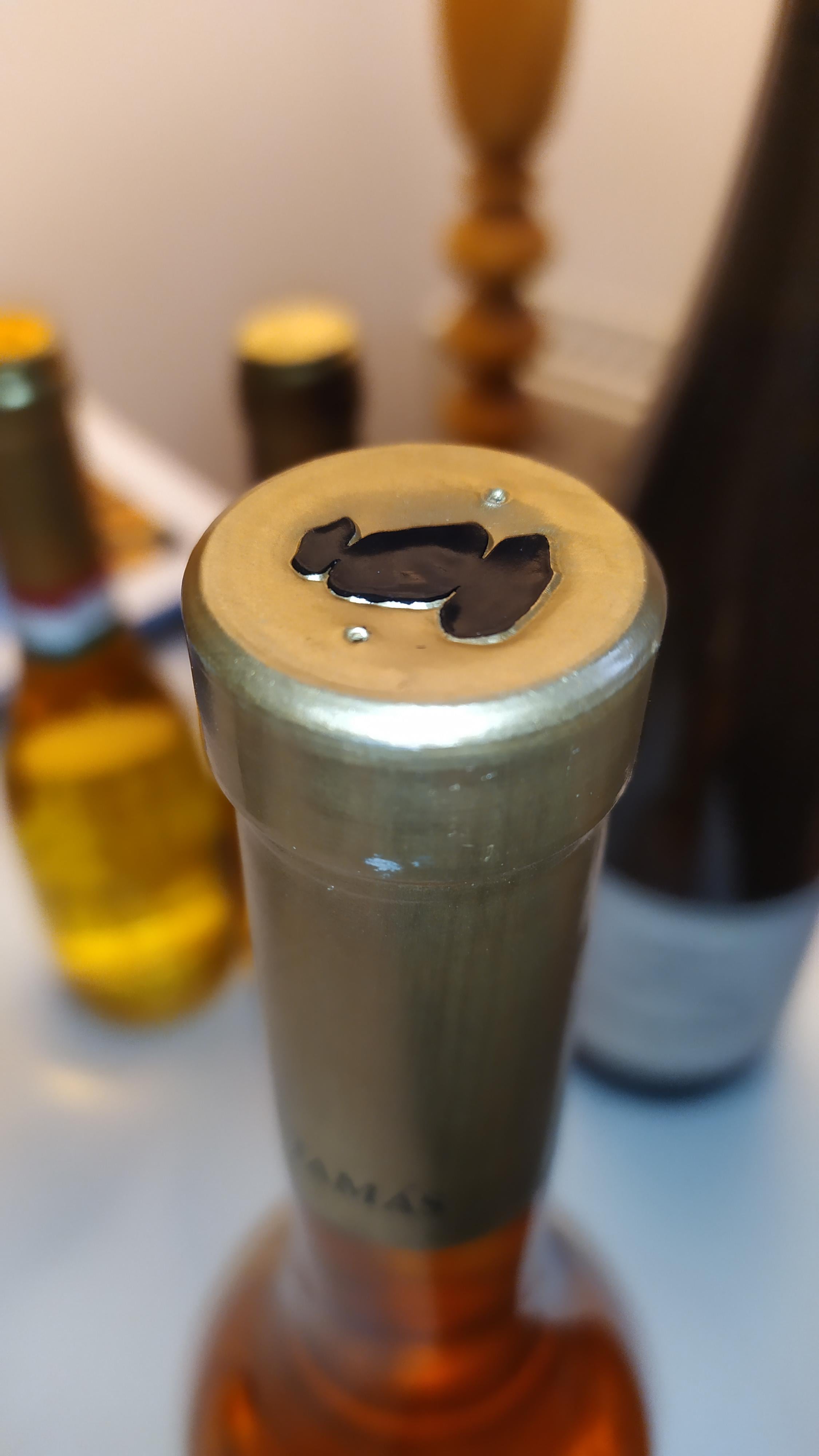 Black "melt" mark on top of capsule. What is it? - Dining and Cooking