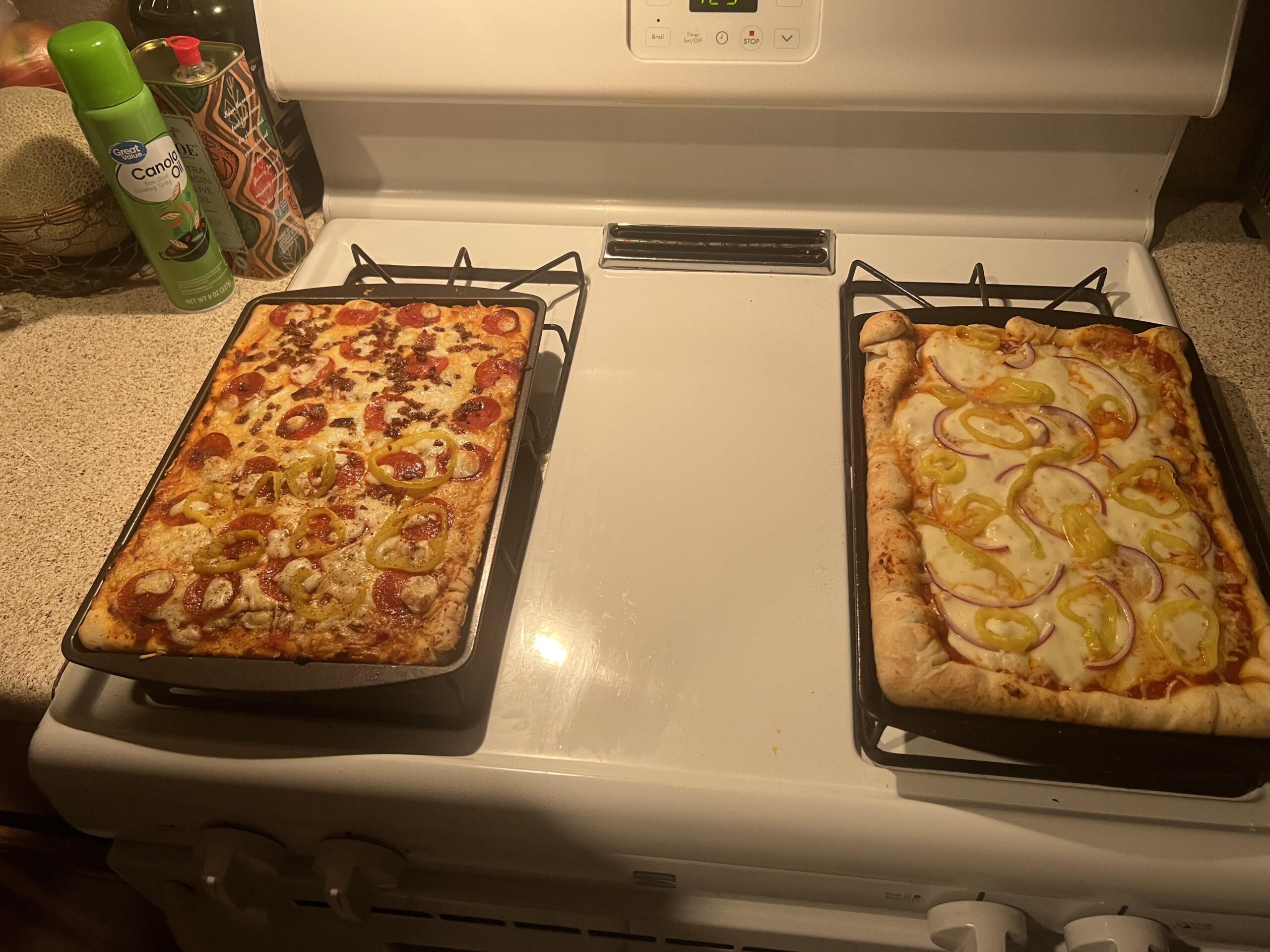 Made pizza with bf which is prettier - Dining and Cooking