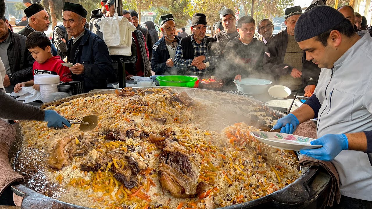 About 1000 kilos of pilaf per day l Popular street pilaf beside the ...