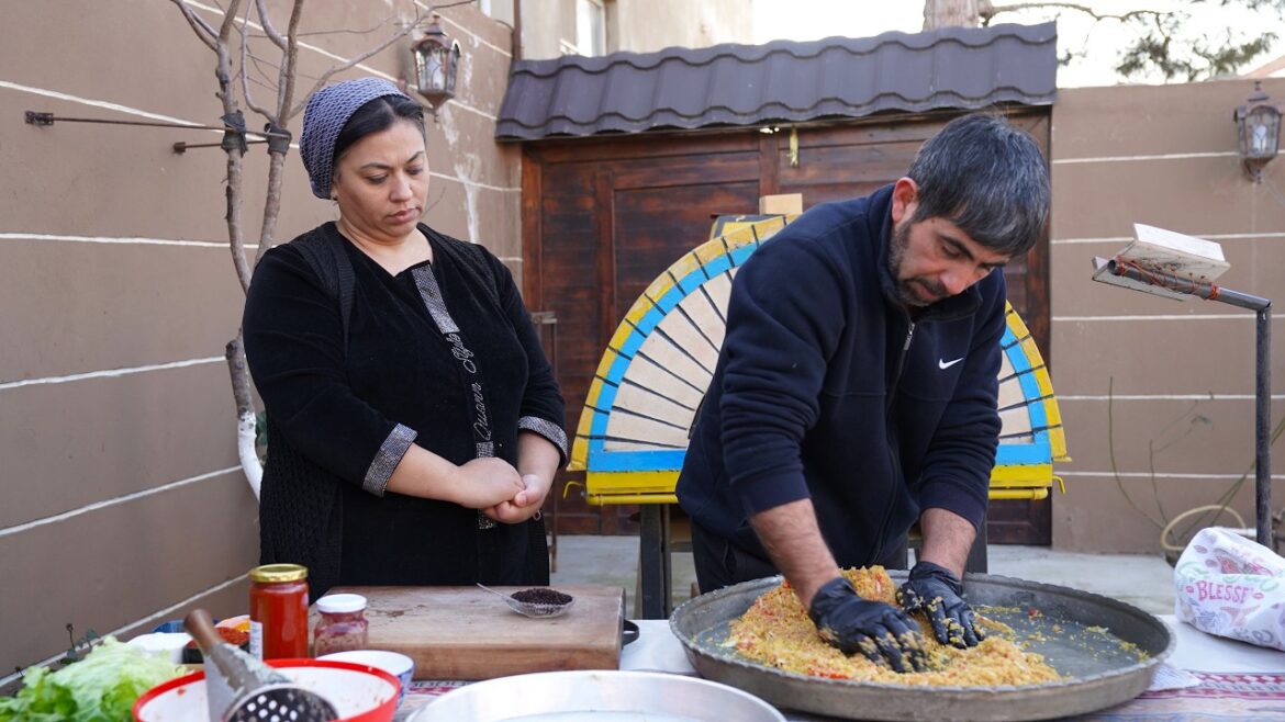 Chiy Kofte Without Meat - Turkish Street Dessert and Iskander Kebab ...