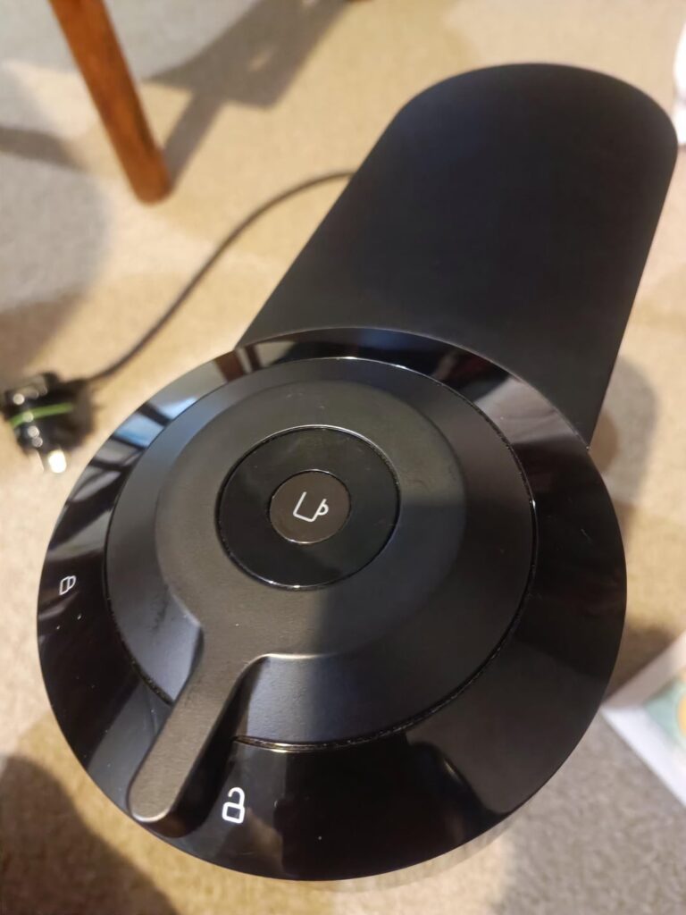 Stuck lever - Vertuo Next machine - Dining and Cooking