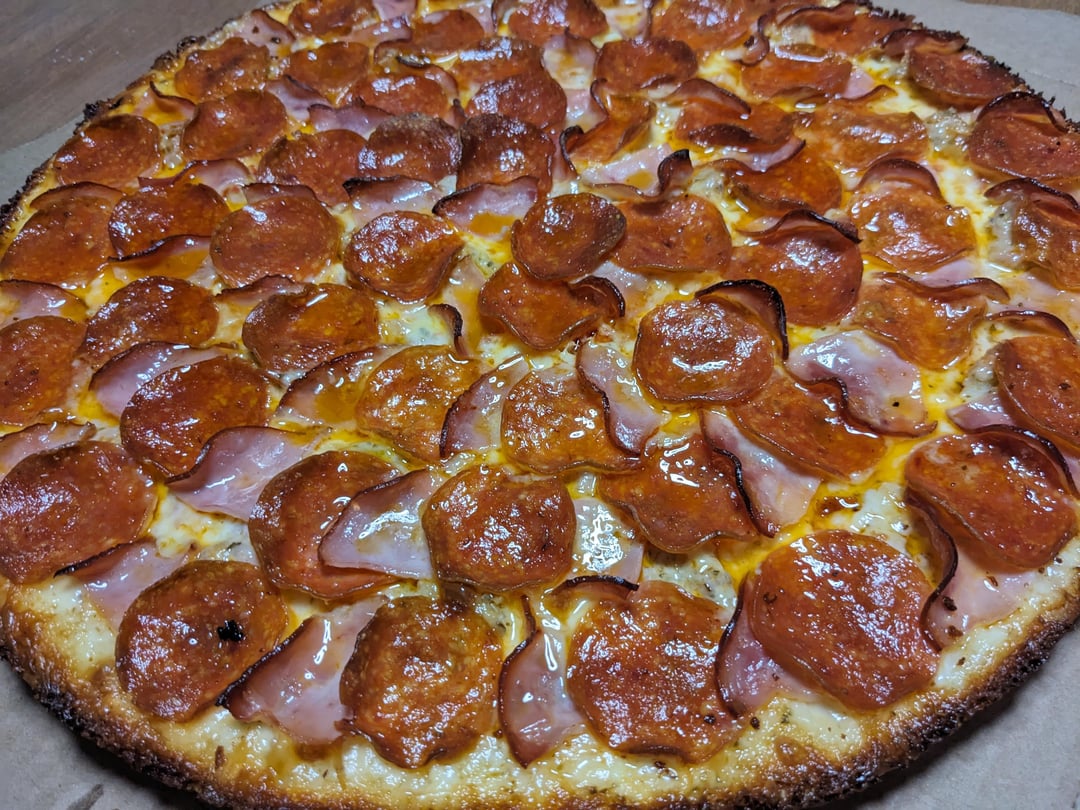 [Homemade] Pan Pizza With Pepperoni, Canadian Bacon, and Sausage ...