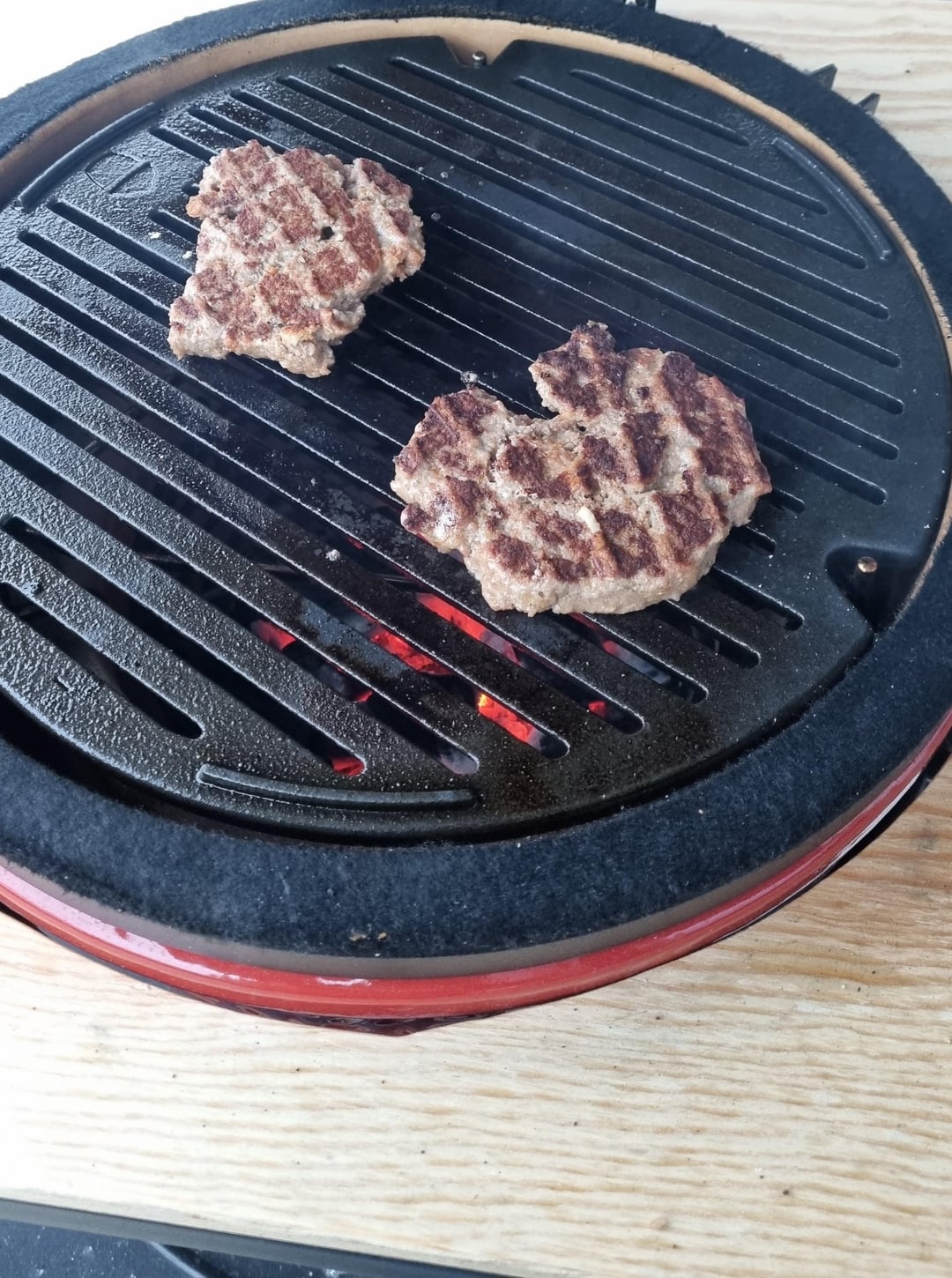 How to make smashed burgers perfect round? - Dining and Cooking