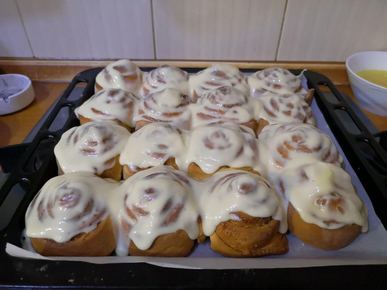 [Homemade] Cinnabons with cream-cheese frosting - Dining and Cooking