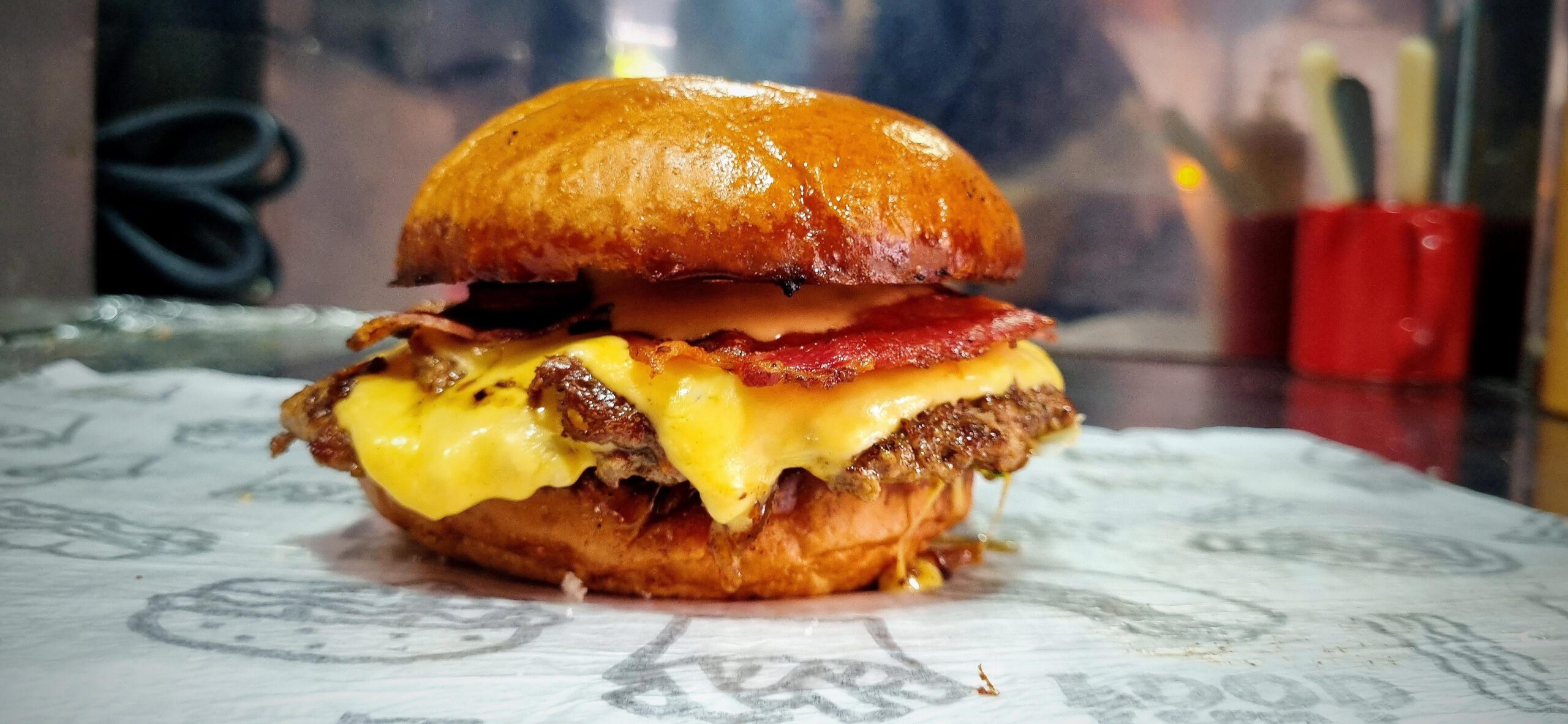 Double smash burger with bacon - Dining and Cooking