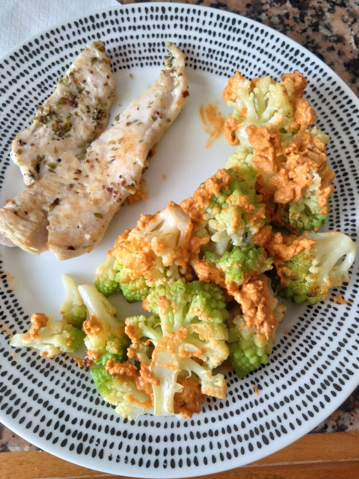 Chicken and romanesco with romesco sauce - Dining and Cooking