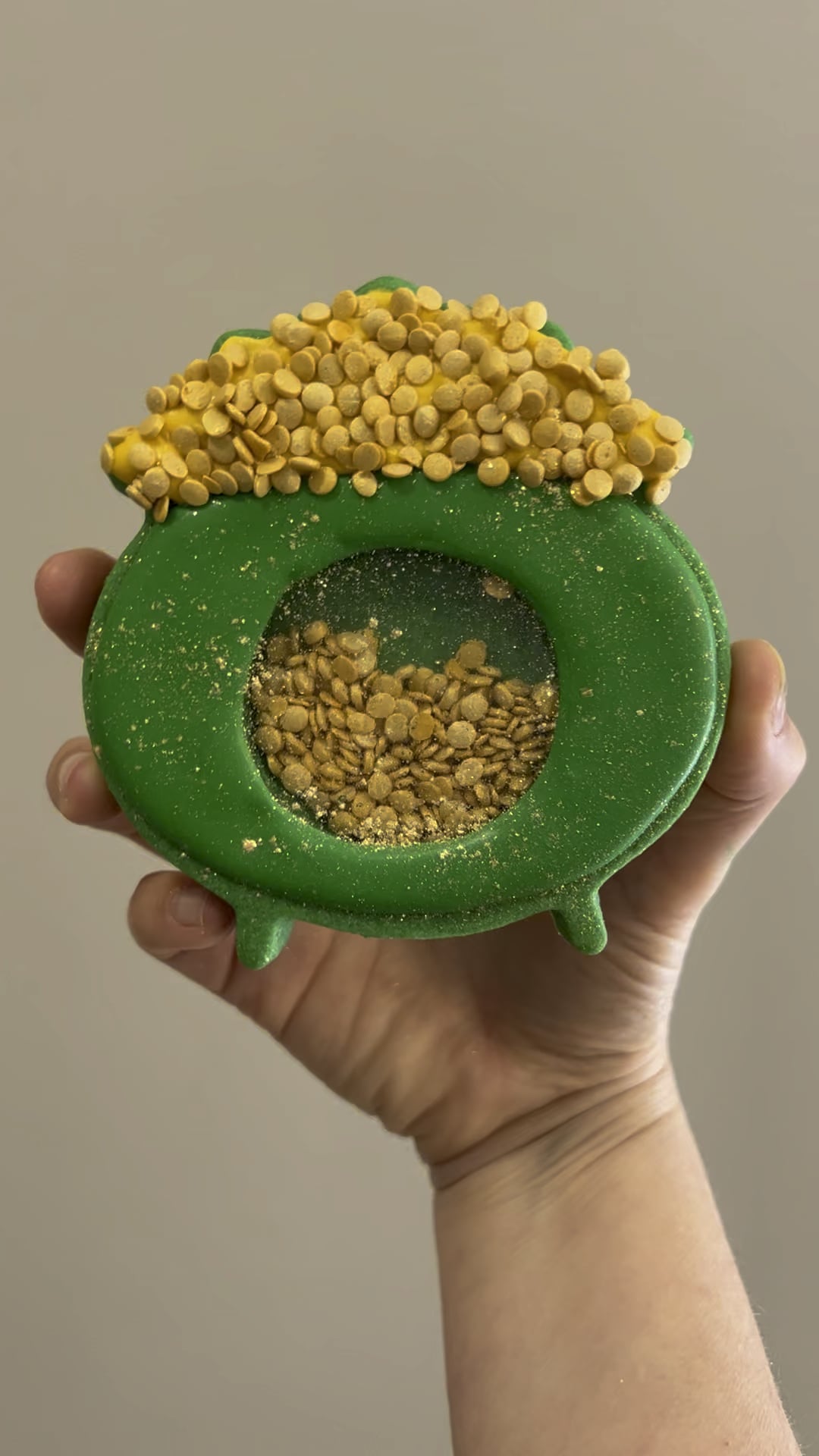 Made this shakeable pot-of-gold cookie! - Dining and Cooking