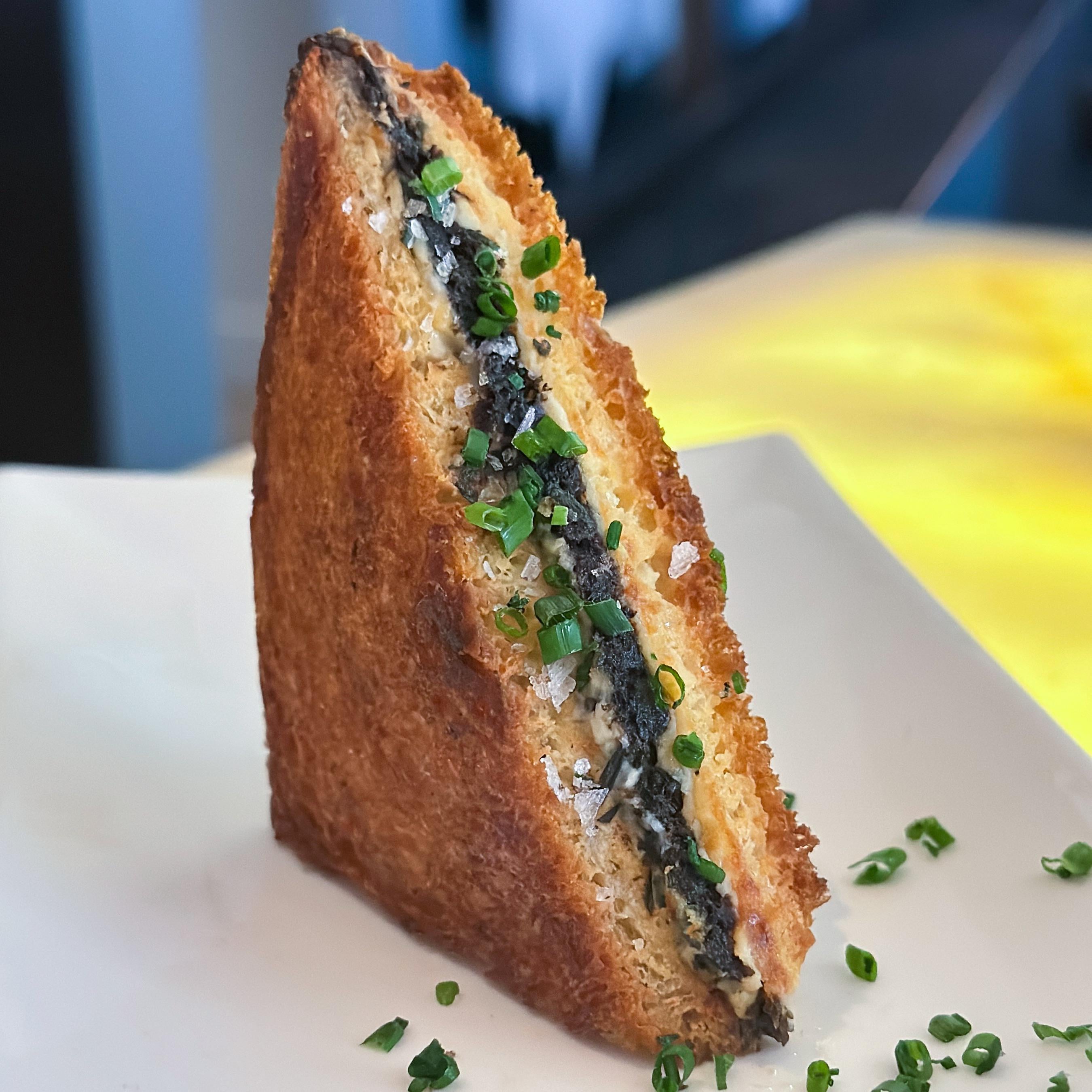 [OC] Truffle Grilled Cheese - Dining and Cooking