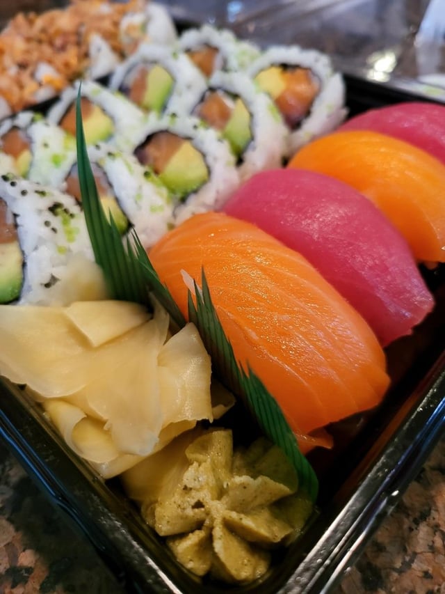 Central market sushi - Dining and Cooking