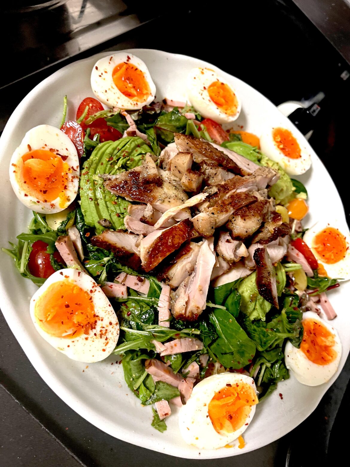 [Homemade] Chargrilled Chicken, Bacon, Tomato, Rocket, Avocado, and Egg ...