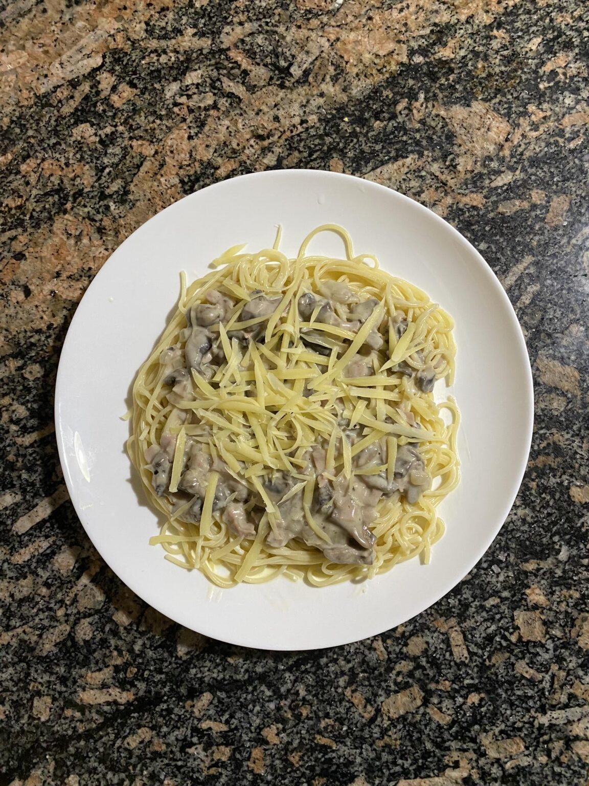 spaghetti with mushroom sauce - Dining and Cooking