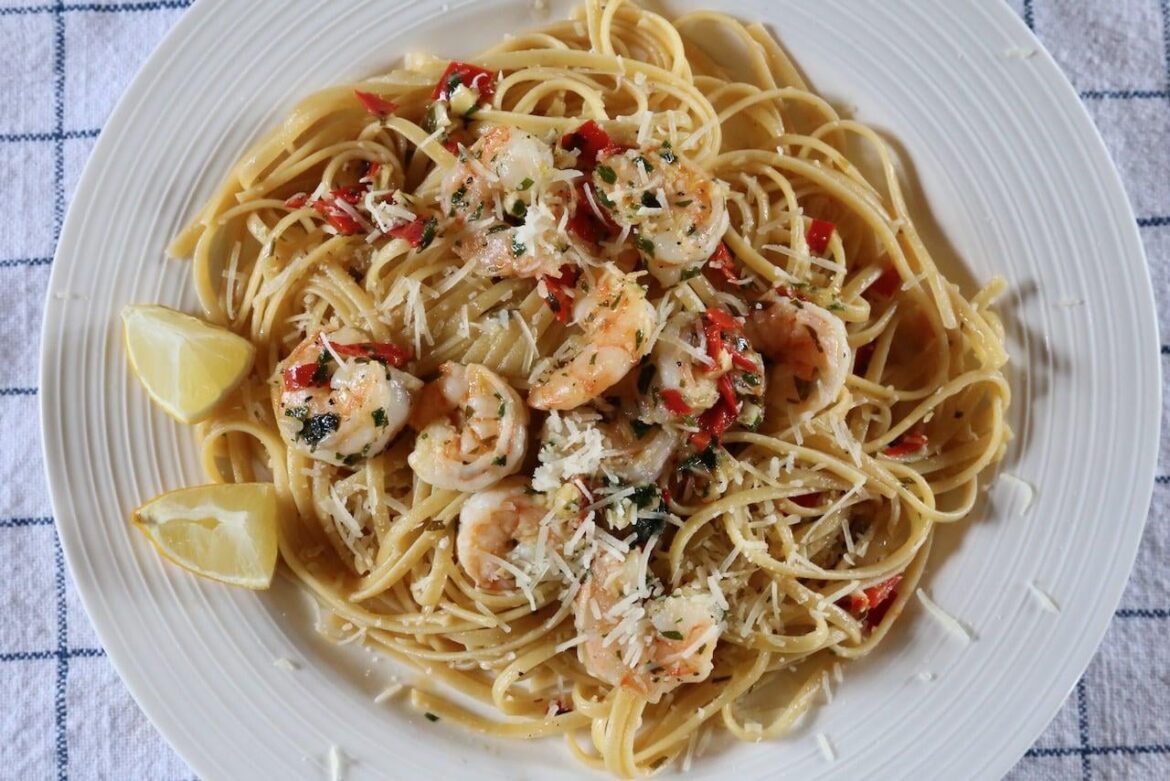 Spicy Chilli Garlic Prawn Linguine Pasta - Dining and Cooking