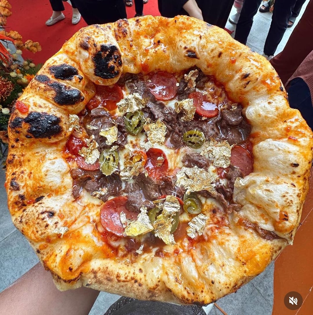 Estimation on this Wagyu Beef Pizza? - Dining and Cooking