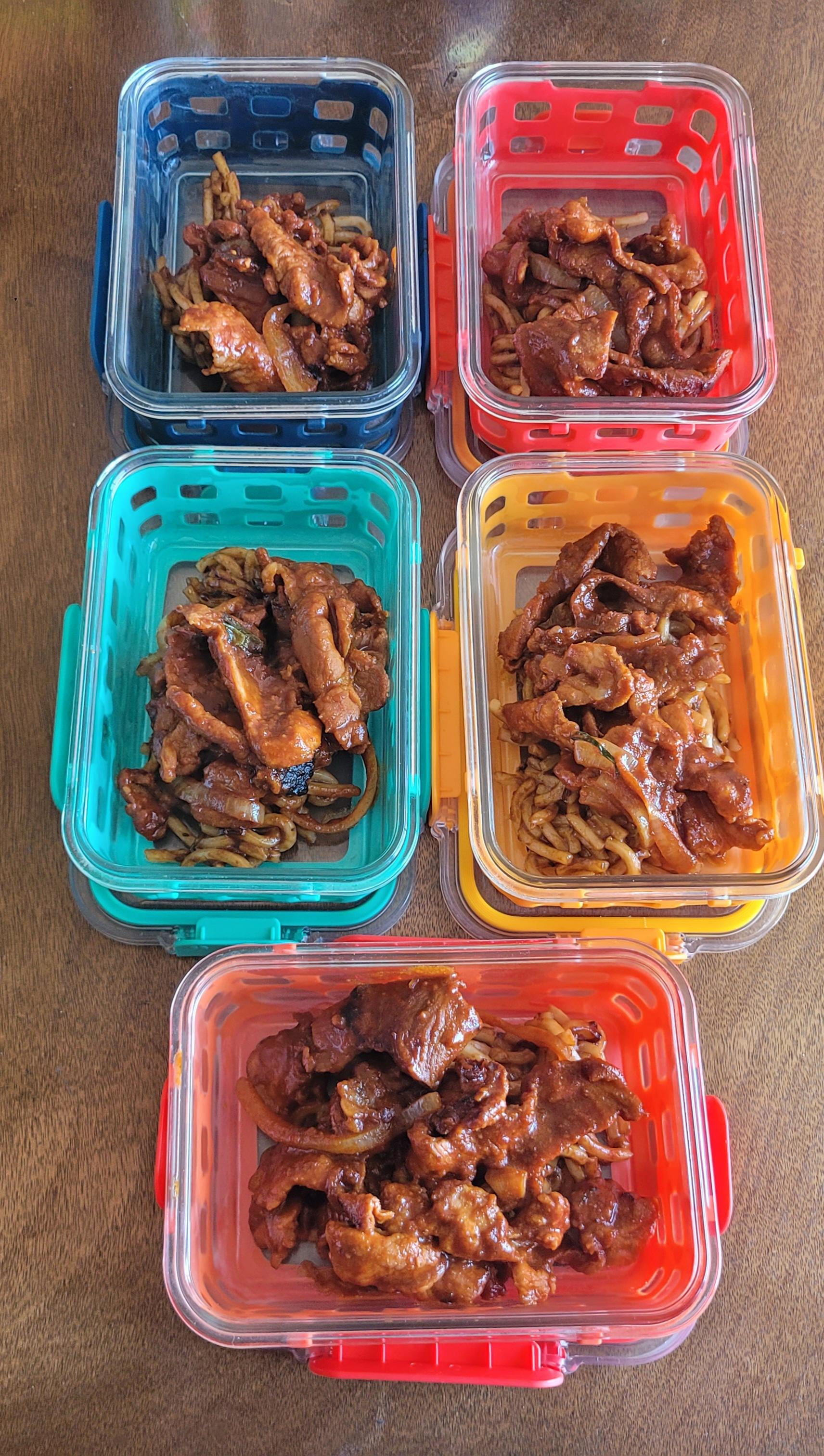 Lunches for this week set: Jeyuk Bokkeum - Dining and Cooking