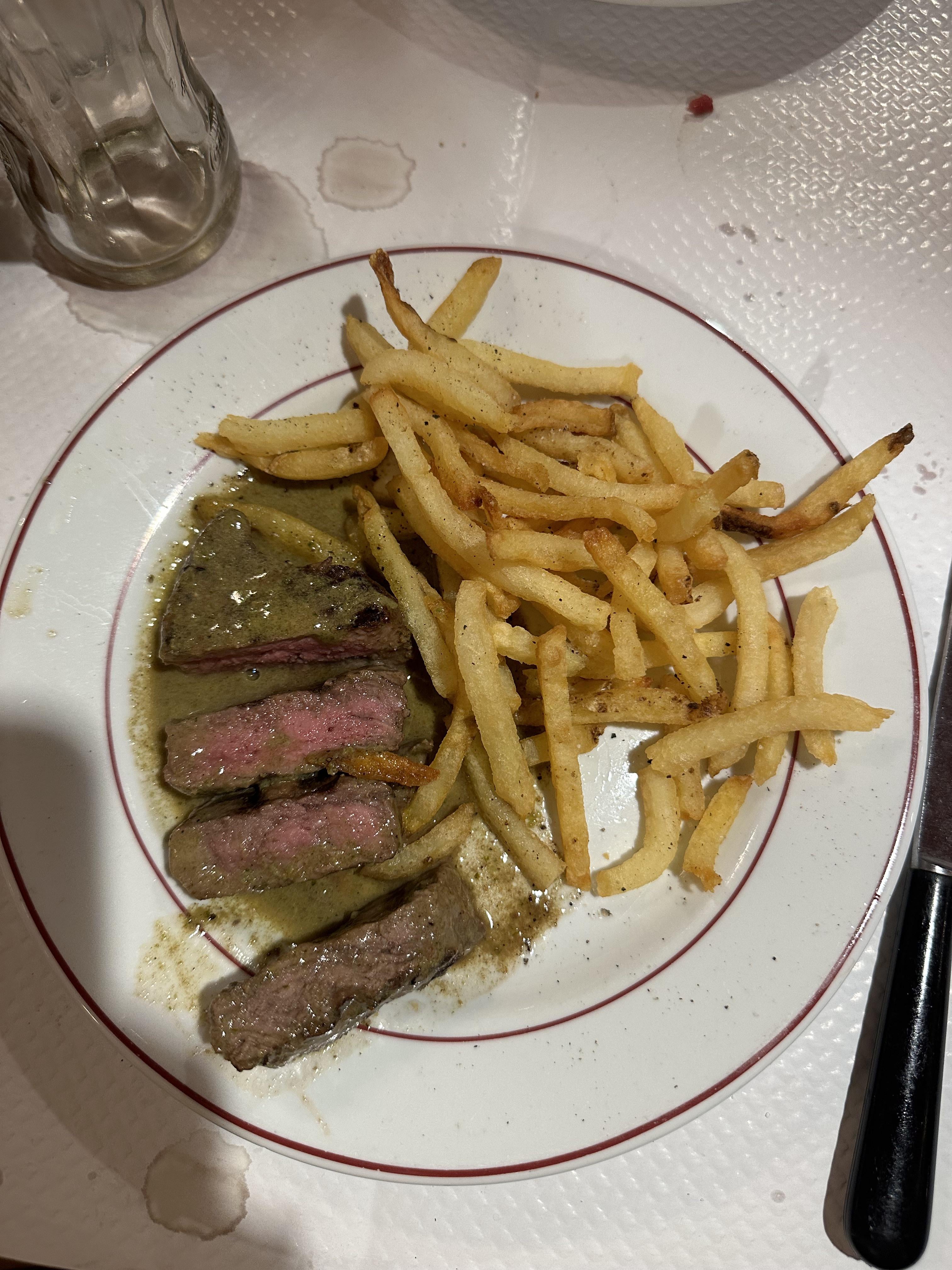Le Relais de l’Entrecôte in Paris. We waited 90 minutes in line for ...