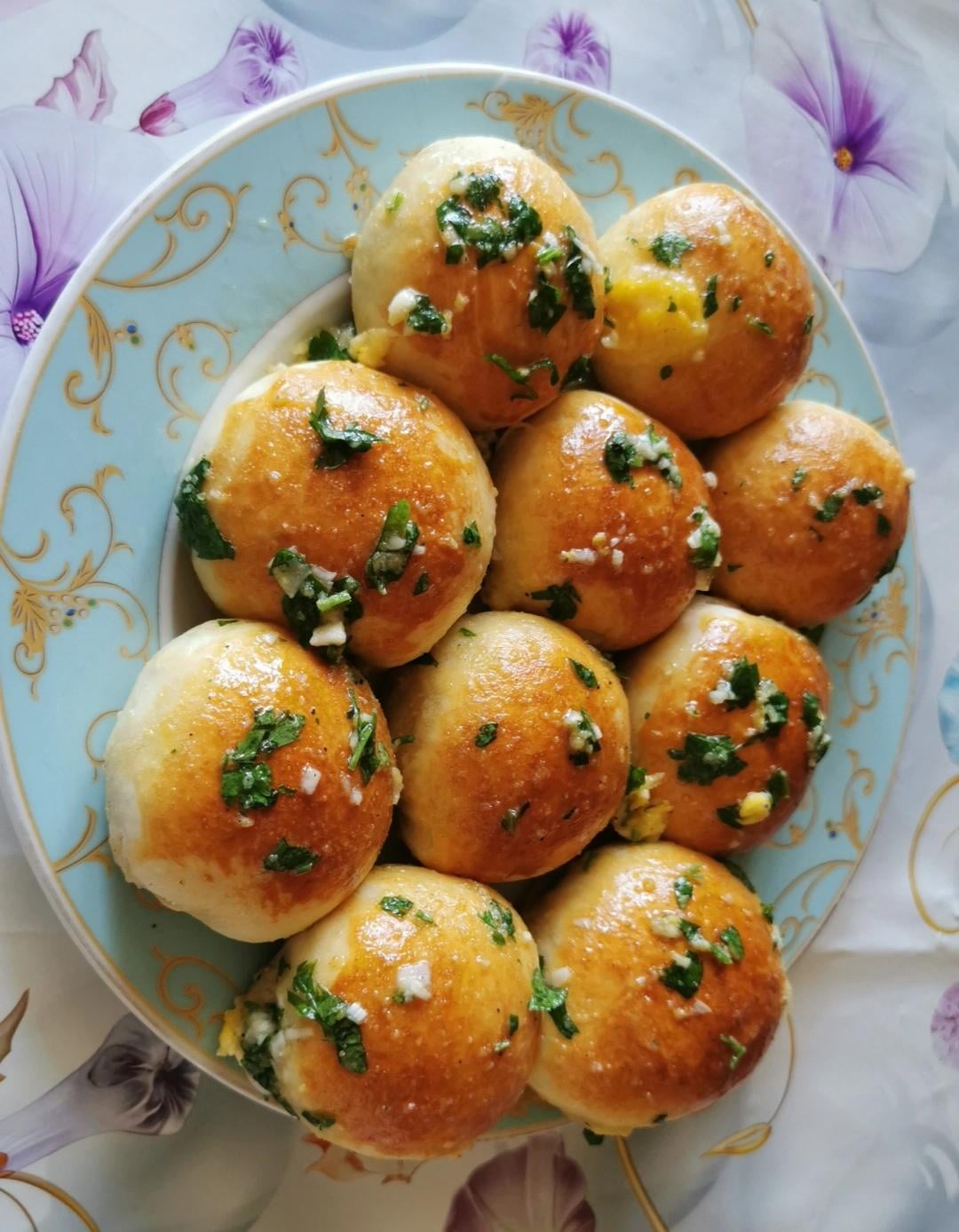 [homemade] Garlic breads filled with cheese. - Dining and Cooking
