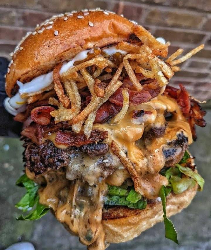 The Everything Burger. (X-Tudo) - Dining and Cooking