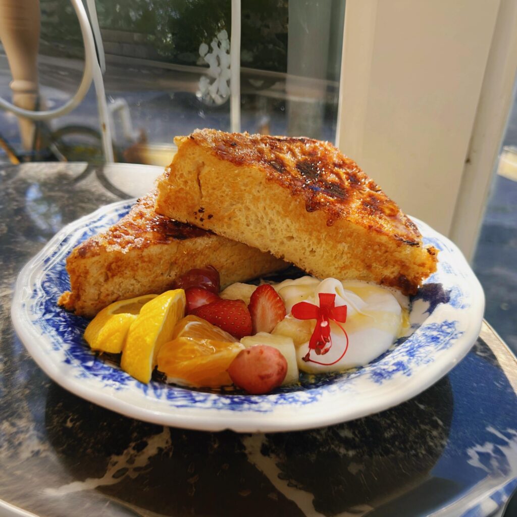 This French toast is on another level! - Dining and Cooking