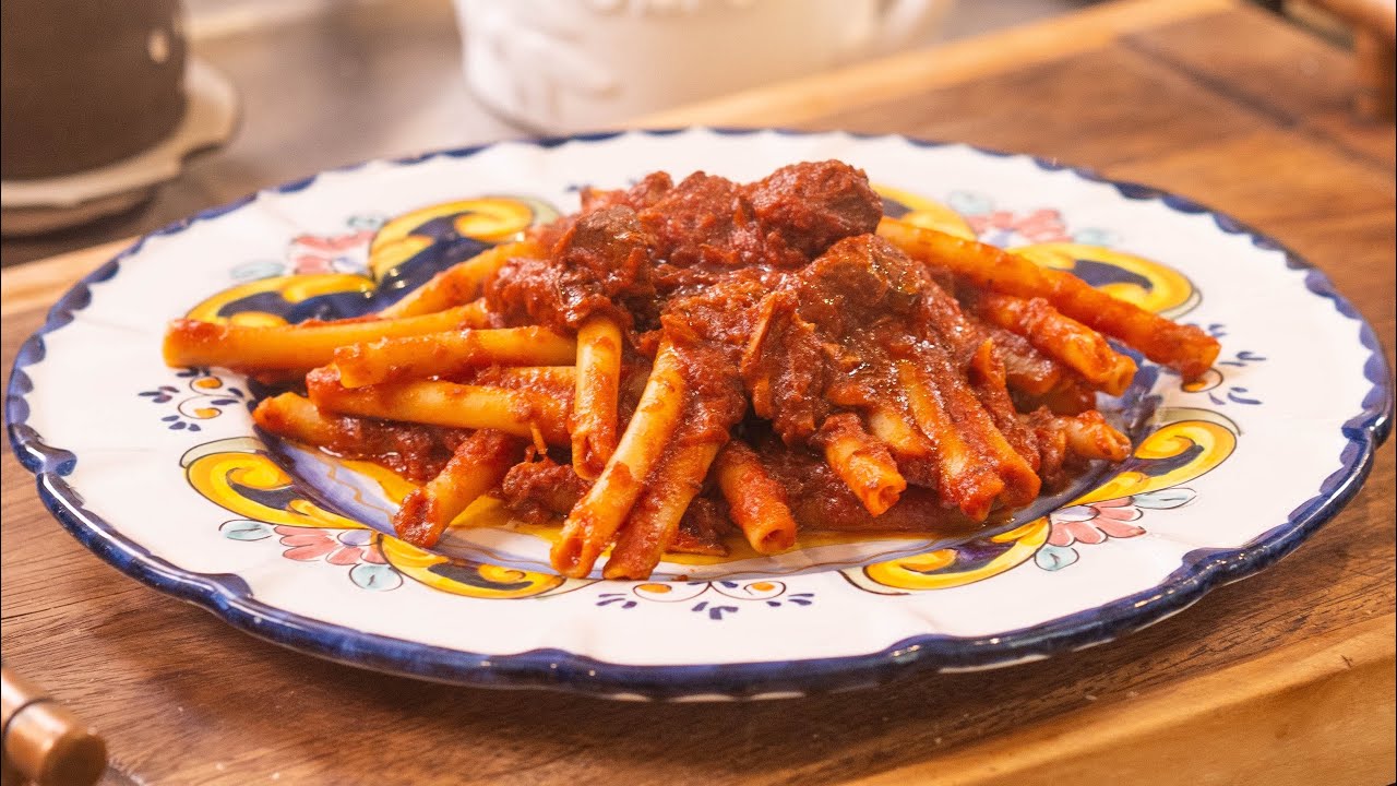 Neapolitan Ragú Pasta - Dining and Cooking