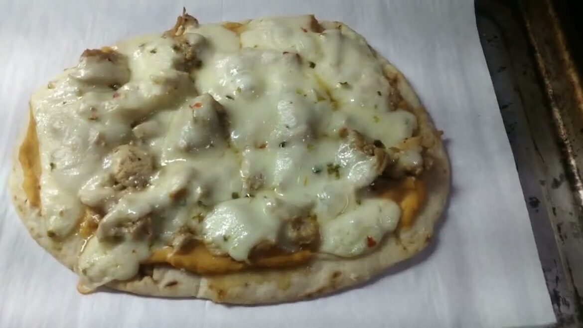 Chicken and Red Bell Pepper Hummus Flatbread Pizza - Dining and Cooking