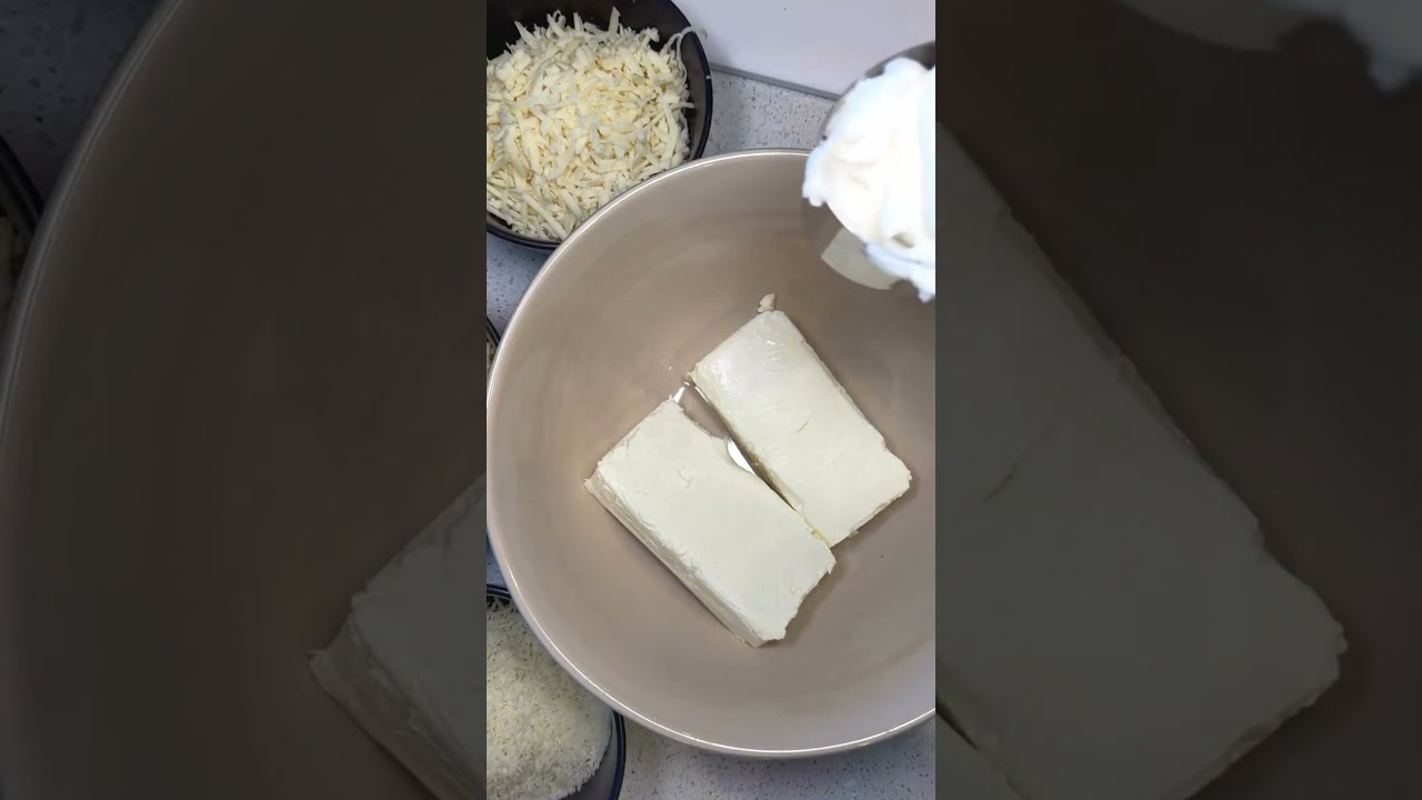 CHEESY SPINACH & ARTICHOKE HEART DIP - Dining and Cooking