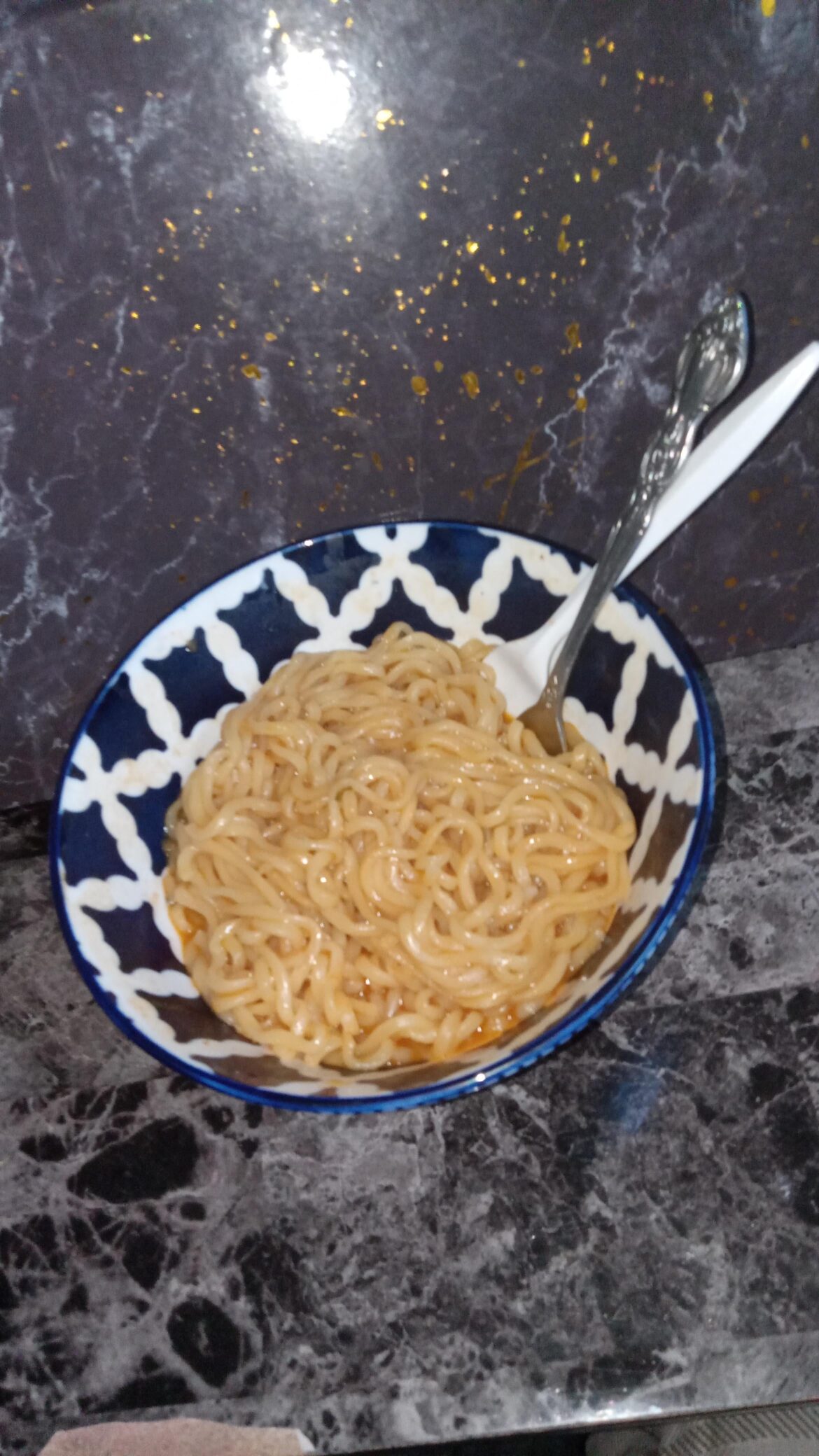 creamy garlic nongshim shin ramyun - Dining and Cooking