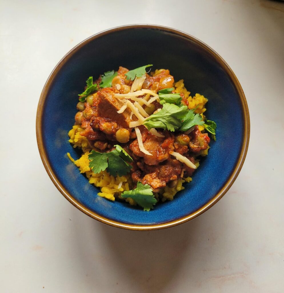 Pork vindaloo (with pigeon peas) and spicy pilau rice - Dining and Cooking